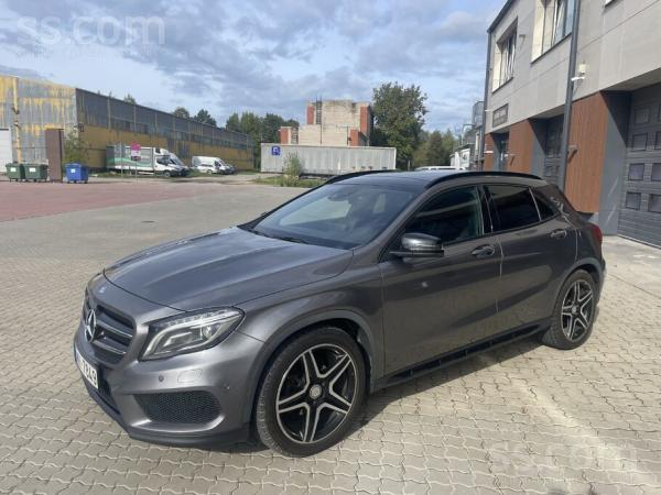 Grey Mercedes-Benz GLA 200 2017 in Riga, with an engine capacity of 2.00 L and mileage of 266 thousand km for 12000 €, photo 2 on AUTOMOTO.COM.LV