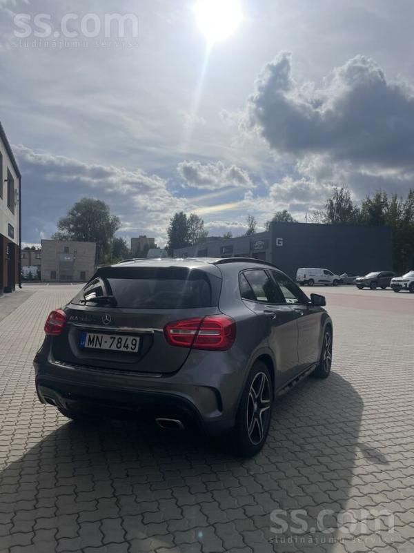 Grey Mercedes-Benz GLA 200 2017 in Riga, with an engine capacity of 2.00 L and mileage of 266 thousand km for 12000 €, photo 4 on AUTOMOTO.COM.LV