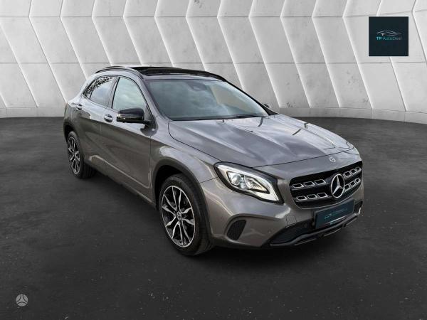 Mercedes-Benz GLA 200 2018 in Kaunas on AUTOMOTO.COM.LV Grey Mercedes-Benz GLA 200 2018 in Kaunas, with an engine capacity of 1.60 L and mileage of 249 thousand km for 12899 €, photo 3 on AUTOMOTO.COM.LV