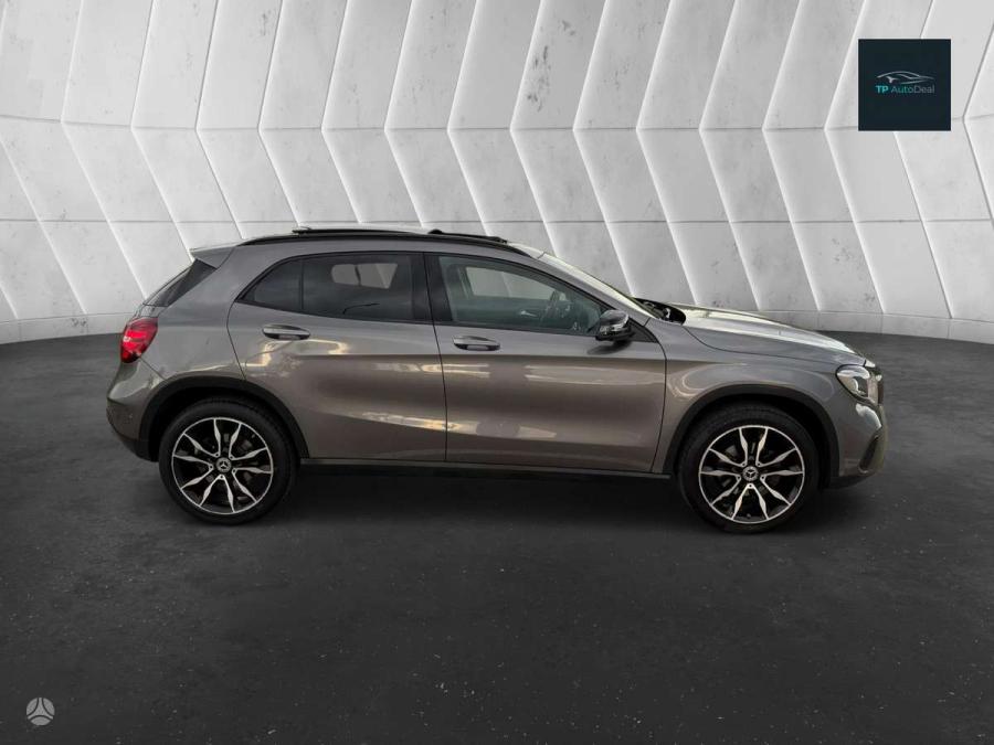 Pelēks Mercedes-Benz GLA 200 2018 Kauņa, ar dzinēja tilpumu 1.60 L un nobraukumu 249 tūkst. km par 12899 €, foto 4 vietnē AUTOMOTO.COM.LV