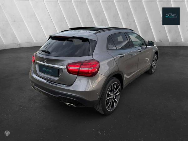Mercedes-Benz GLA 200 2018 in Kaunas on AUTOMOTO.COM.LV Grey Mercedes-Benz GLA 200 2018 in Kaunas, with an engine capacity of 1.60 L and mileage of 249 thousand km for 12899 €, photo 5 on AUTOMOTO.COM.LV