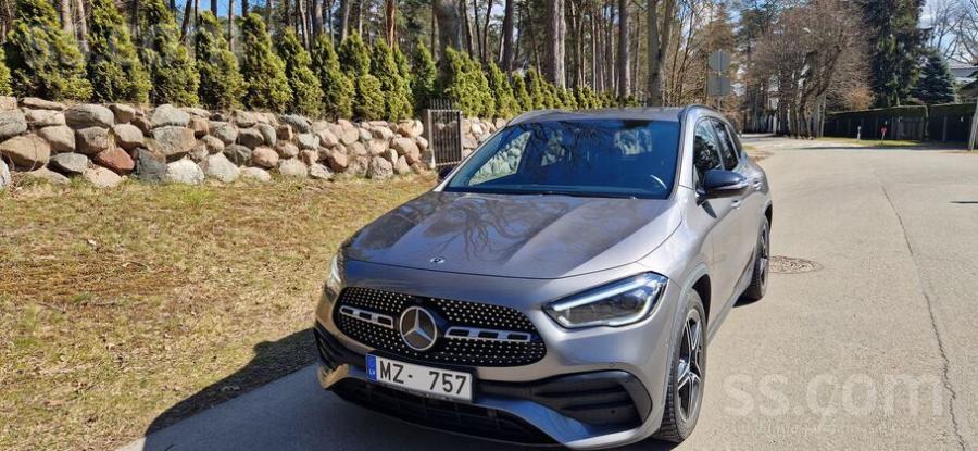 Pelēks Mercedes-Benz GLA 200 2021 Rīga, ar dzinēja tilpumu 1.40 L un nobraukumu 61 tūkst. km par 34000 €, foto 1 vietnē AUTOMOTO.COM.LV