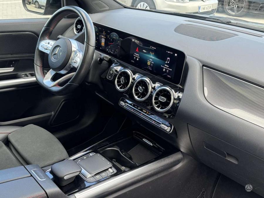 Grey Mercedes-Benz GLA 200 2020 in Taurage, with an engine capacity of 1.33 L and mileage of 190 thousand km for 19900 €, photo 12 on AUTOMOTO.COM.LV