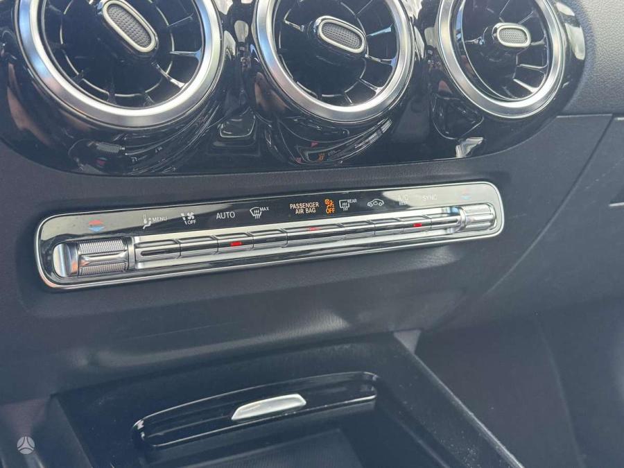 Grey Mercedes-Benz GLA 200 2020 in Taurage, with an engine capacity of 1.33 L and mileage of 190 thousand km for 19900 €, photo 19 on AUTOMOTO.COM.LV