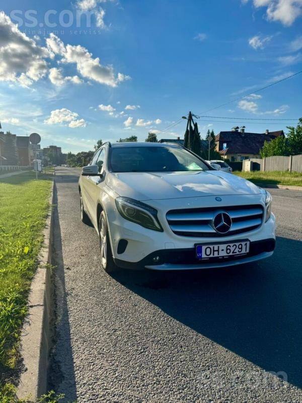 White Mercedes-Benz GLA 200 2014 in Riga, with an engine capacity of 2.20 L and mileage of 294 thousand km for 10400 €, photo 10 on AUTOMOTO.COM.LV