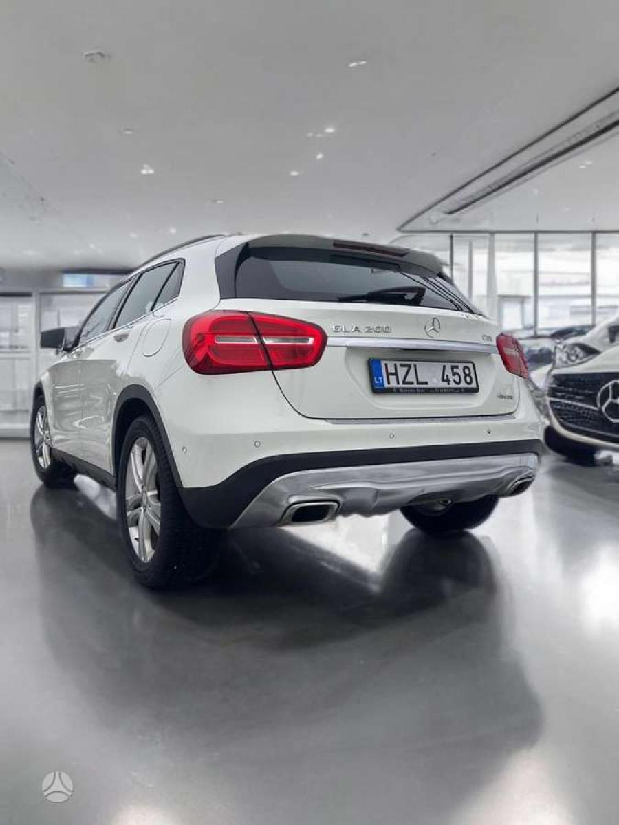White Mercedes-Benz GLA 200 2015 in Kaunas, with an engine capacity of 2.14 L and mileage of 190 thousand km for 12000 €, photo 3 on AUTOMOTO.COM.LV