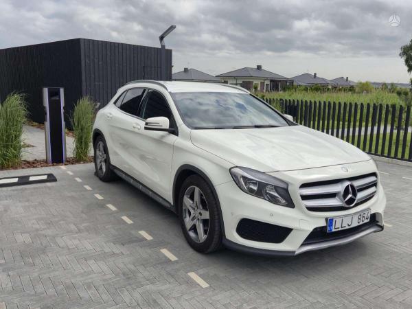 White Mercedes-Benz GLA 200 2016 in Klaipeda, with an engine capacity of 2.00 L and mileage of 154 thousand km for 11400 €, photo 1 on AUTOMOTO.COM.LV