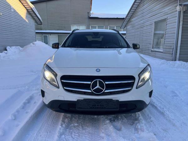 White Mercedes-Benz GLA 200 2017 in Vilnius, with an engine capacity of 2.14 L and mileage of 260 thousand km for 12300 €, photo 2 on AUTOMOTO.COM.LV