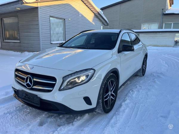 White Mercedes-Benz GLA 200 2017 in Vilnius, with an engine capacity of 2.14 L and mileage of 260 thousand km for 12300 €, photo 3 on AUTOMOTO.COM.LV