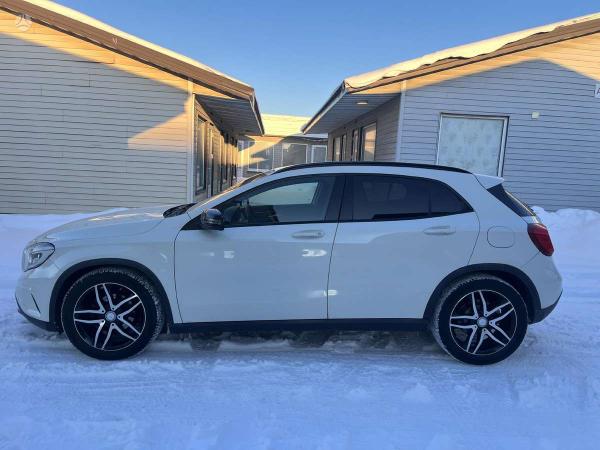 White Mercedes-Benz GLA 200 2017 in Vilnius, with an engine capacity of 2.14 L and mileage of 260 thousand km for 12300 €, photo 5 on AUTOMOTO.COM.LV