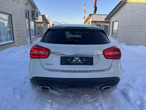White Mercedes-Benz GLA 200 2017 in Vilnius, with an engine capacity of 2.14 L and mileage of 260 thousand km for 12300 €, photo 7 on AUTOMOTO.COM.LV
