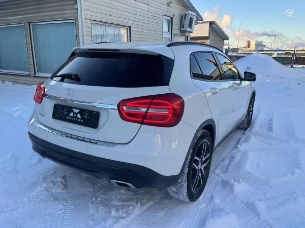 White Mercedes-Benz GLA 200 2017 in Vilnius, with an engine capacity of 2.14 L and mileage of 260 thousand km for 12300 €, photo 8 on AUTOMOTO.COM.LV