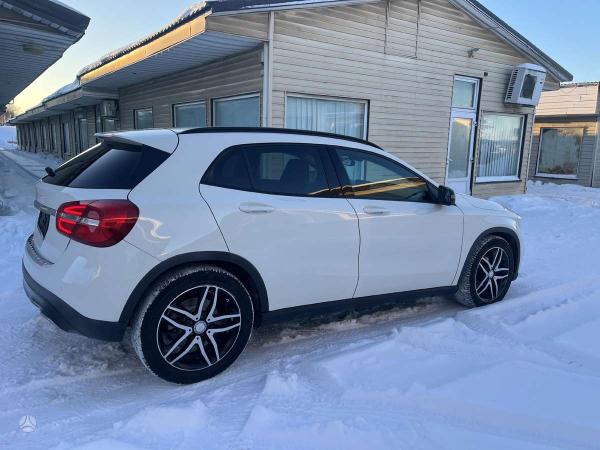 White Mercedes-Benz GLA 200 2017 in Vilnius, with an engine capacity of 2.14 L and mileage of 260 thousand km for 12300 €, photo 10 on AUTOMOTO.COM.LV