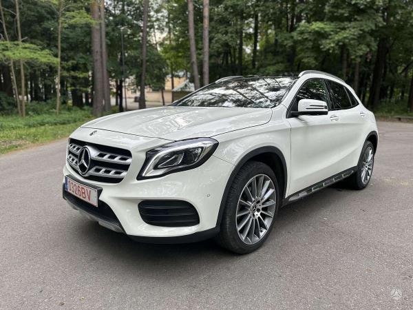 White Mercedes-Benz GLA 200 2017 in Kaunas, with an engine capacity of 1.60 L and mileage of 95 thousand km for 14800 €, photo 2 on AUTOMOTO.COM.LV
