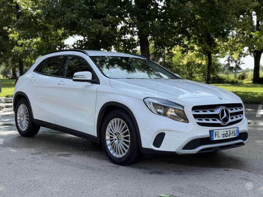 White Mercedes-Benz GLA 200 2019 in Taurage, with an engine capacity of 2.14 L and mileage of 240 thousand km for 11700 €, photo 1 on AUTOMOTO.COM.LV