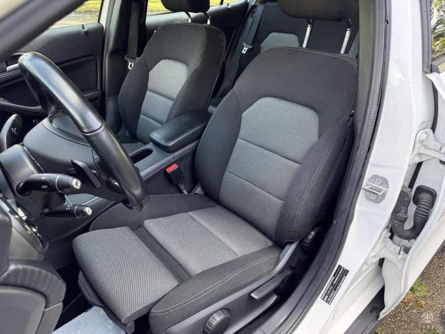 White Mercedes-Benz GLA 200 2019 in Taurage, with an engine capacity of 2.14 L and mileage of 240 thousand km for 11700 €, photo 11 on AUTOMOTO.COM.LV