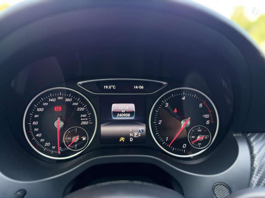 White Mercedes-Benz GLA 200 2019 in Taurage, with an engine capacity of 2.14 L and mileage of 240 thousand km for 11700 €, photo 15 on AUTOMOTO.COM.LV