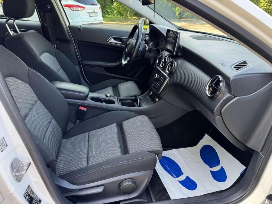 White Mercedes-Benz GLA 200 2019 in Taurage, with an engine capacity of 2.14 L and mileage of 240 thousand km for 11700 €, photo 16 on AUTOMOTO.COM.LV