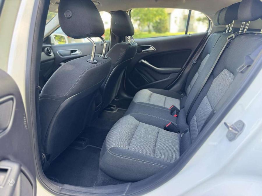 White Mercedes-Benz GLA 200 2019 in Taurage, with an engine capacity of 2.14 L and mileage of 240 thousand km for 11700 €, photo 17 on AUTOMOTO.COM.LV