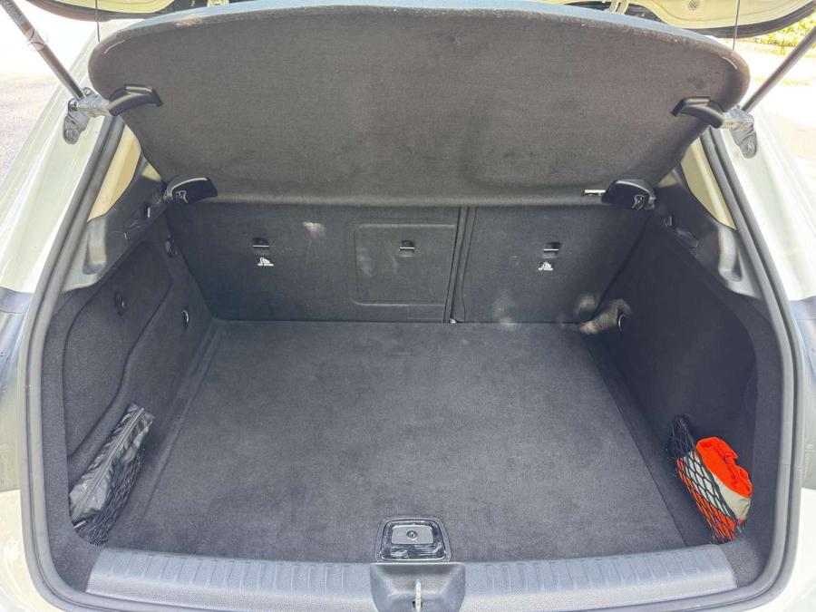 White Mercedes-Benz GLA 200 2019 in Taurage, with an engine capacity of 2.14 L and mileage of 240 thousand km for 11700 €, photo 18 on AUTOMOTO.COM.LV