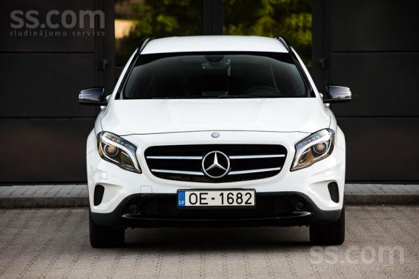 White Mercedes-Benz GLA 200 2014 in Jelgava, with an engine capacity of 2.00 L and mileage of 243 thousand km for 11999 €, photo 1 on AUTOMOTO.COM.LV