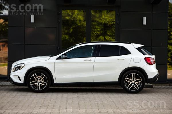 White Mercedes-Benz GLA 200 2014 in Jelgava, with an engine capacity of 2.00 L and mileage of 243 thousand km for 11999 €, photo 9 on AUTOMOTO.COM.LV