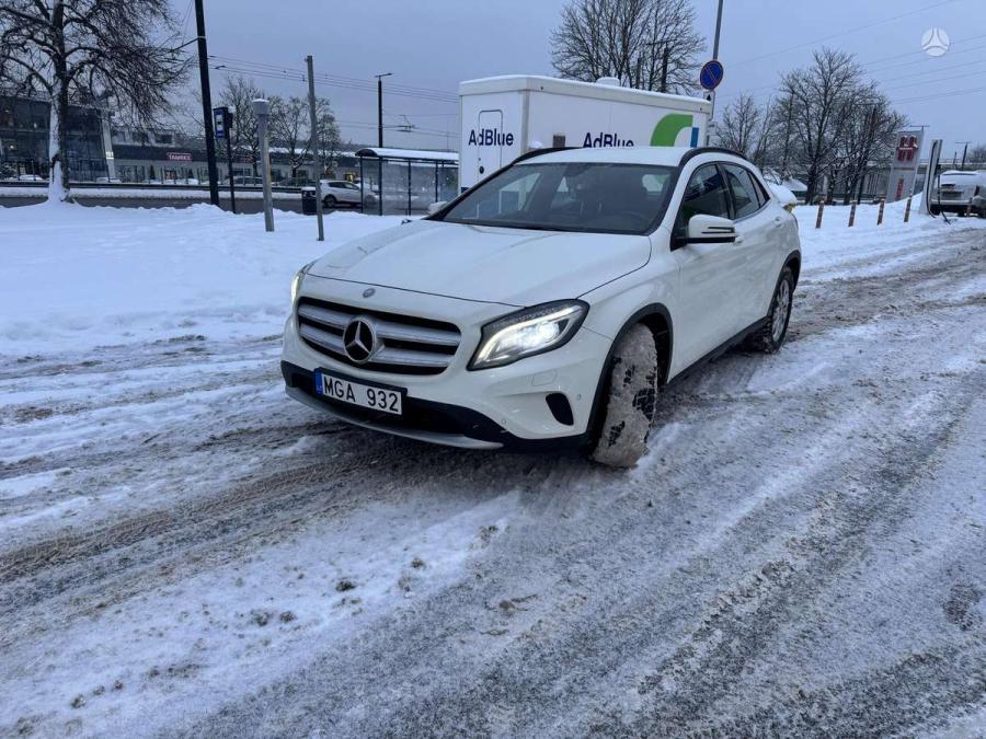 Balts Mercedes-Benz GLA 200 2014 Viļņa, ar dzinēja tilpumu 1.60 L un nobraukumu 191 tūkst. km par 10000 €, foto 1 vietnē AUTOMOTO.COM.LV