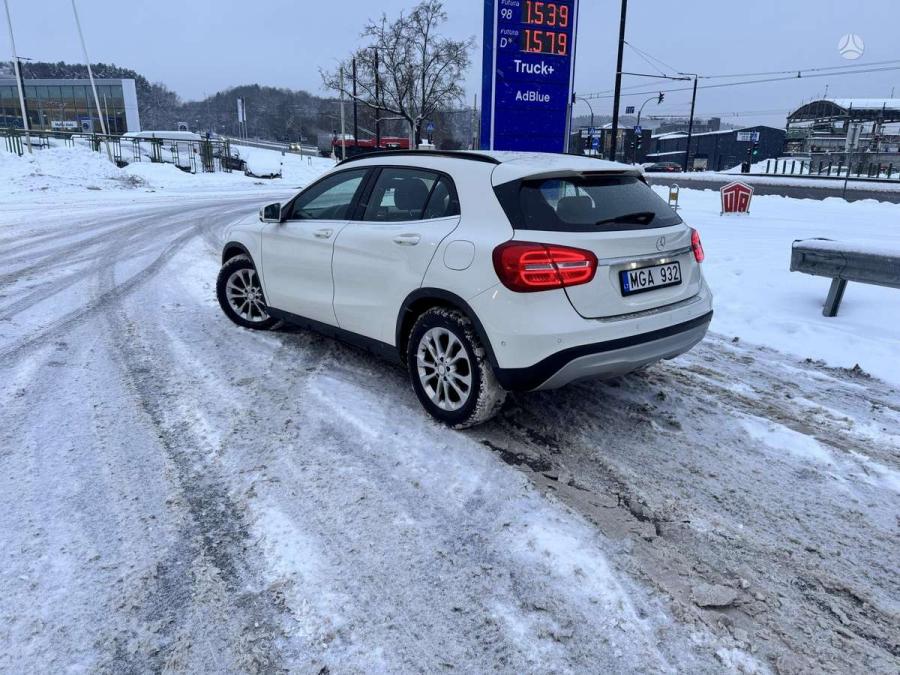 Balts Mercedes-Benz GLA 200 2014 Viļņa, ar dzinēja tilpumu 1.60 L un nobraukumu 191 tūkst. km par 10000 €, foto 2 vietnē AUTOMOTO.COM.LV