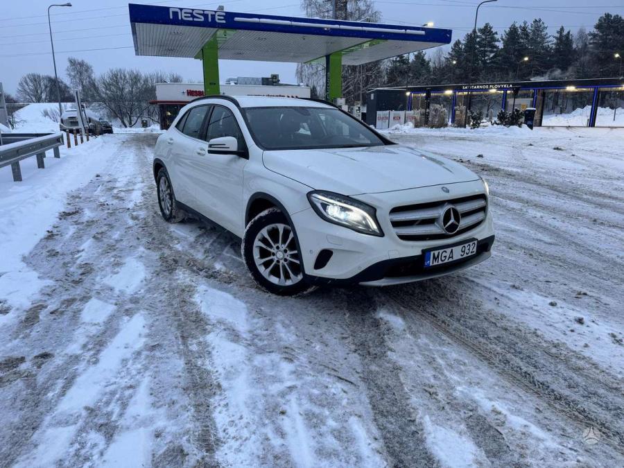 Balts Mercedes-Benz GLA 200 2014 Viļņa, ar dzinēja tilpumu 1.60 L un nobraukumu 191 tūkst. km par 10000 €, foto 3 vietnē AUTOMOTO.COM.LV