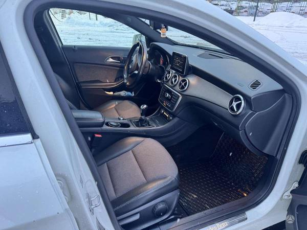Balts Mercedes-Benz GLA 200 2014 Viļņa, ar dzinēja tilpumu 1.60 L un nobraukumu 191 tūkst. km par 10000 €, foto 7 vietnē AUTOMOTO.COM.LV