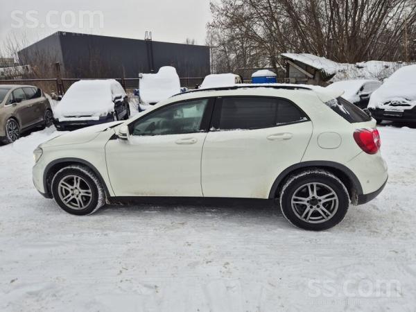 White Mercedes-Benz GLA 200 2014 in Riga, with an engine capacity of 2.20 L and mileage of 294 thousand km for 11490 €, photo 5 on AUTOMOTO.COM.LV
