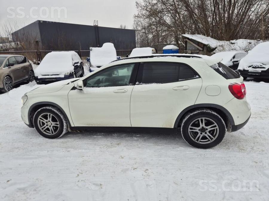 White Mercedes-Benz GLA 200 2014 in Riga, with an engine capacity of 2.20 L and mileage of 294 thousand km for 11490 €, photo 5 on AUTOMOTO.COM.LV