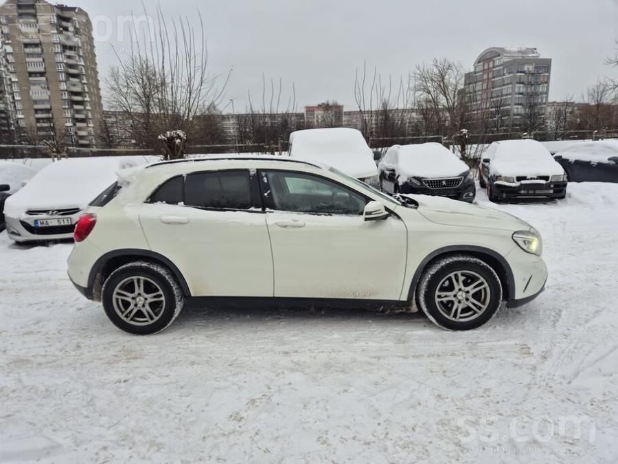 White Mercedes-Benz GLA 200 2014 in Riga, with an engine capacity of 2.20 L and mileage of 294 thousand km for 11490 €, photo 9 on AUTOMOTO.COM.LV