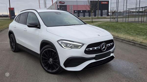White Mercedes-Benz GLA 200 2021 in Panevezys, with an engine capacity of 2.00 L and mileage of 230 thousand km for 21900 €, photo 3 on AUTOMOTO.COM.LV