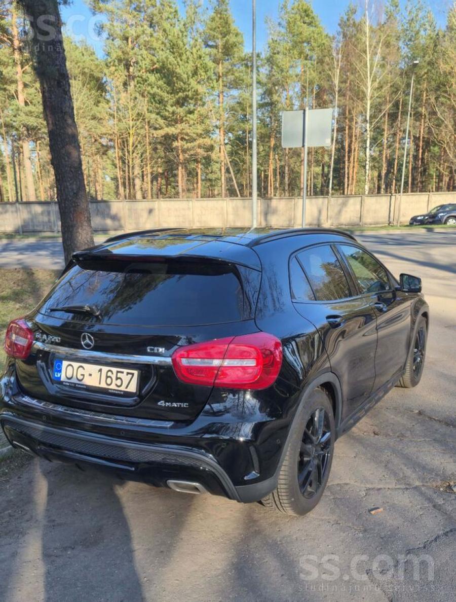 Black Mercedes-Benz gla-220 2014 in Riga, with an engine capacity of 2.20 L and mileage of 201 thousand km for 13000 €, photo 3 on AUTOMOTO.COM.LV