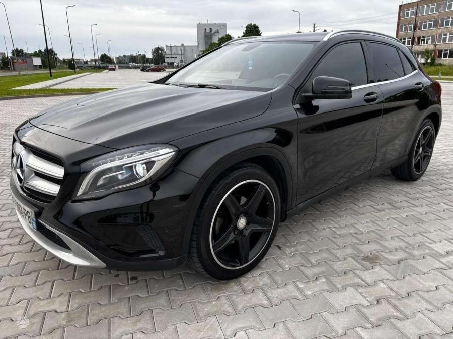 Черный Мерседес GLA 220 2014 в Таураге, объемом двигателя 2.14 л и пробегом 283 тыс. км за 9900 €, фото 1 на AUTOMOTO.COM.LV