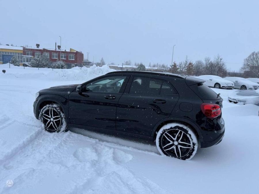 Melns Mercedes-Benz gla-220 2016 Telšiai, ar dzinēja tilpumu 2.14 L un nobraukumu 260 tūkst. km par 12300 €, foto 4 vietnē AUTOMOTO.COM.LV