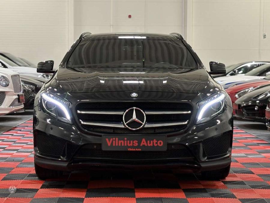 Black Mercedes-Benz gla-220 2017 in Vilnius, with an engine capacity of 2.14 L and mileage of 169 thousand km for 16990 €, photo 3 on AUTOMOTO.COM.LV