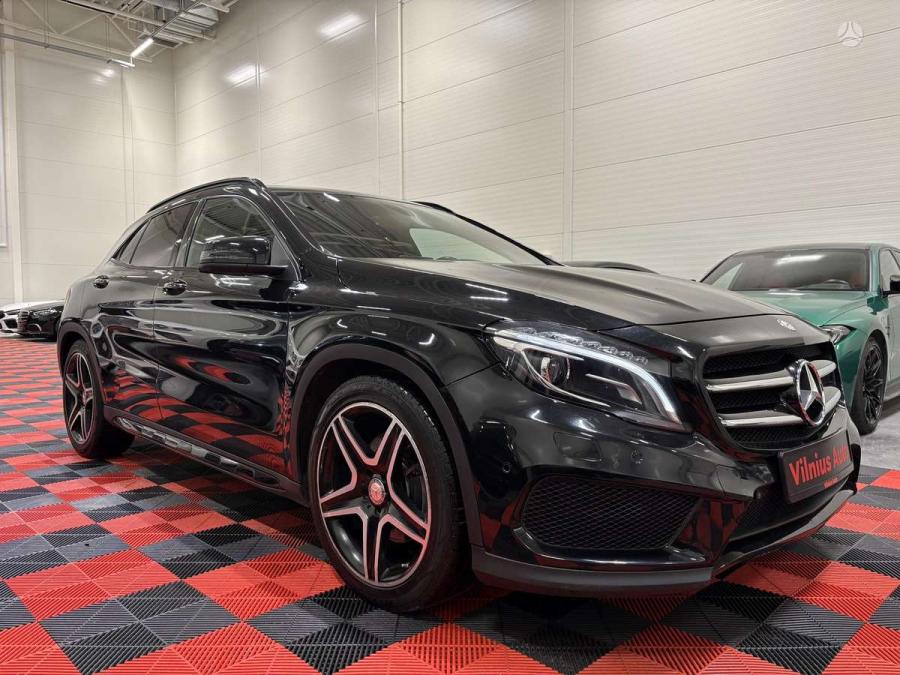 Black Mercedes-Benz gla-220 2017 in Vilnius, with an engine capacity of 2.14 L and mileage of 169 thousand km for 16990 €, photo 4 on AUTOMOTO.COM.LV