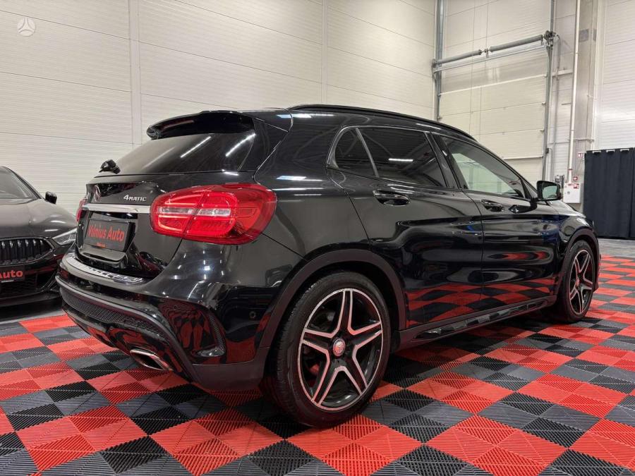Black Mercedes-Benz gla-220 2017 in Vilnius, with an engine capacity of 2.14 L and mileage of 169 thousand km for 16990 €, photo 5 on AUTOMOTO.COM.LV