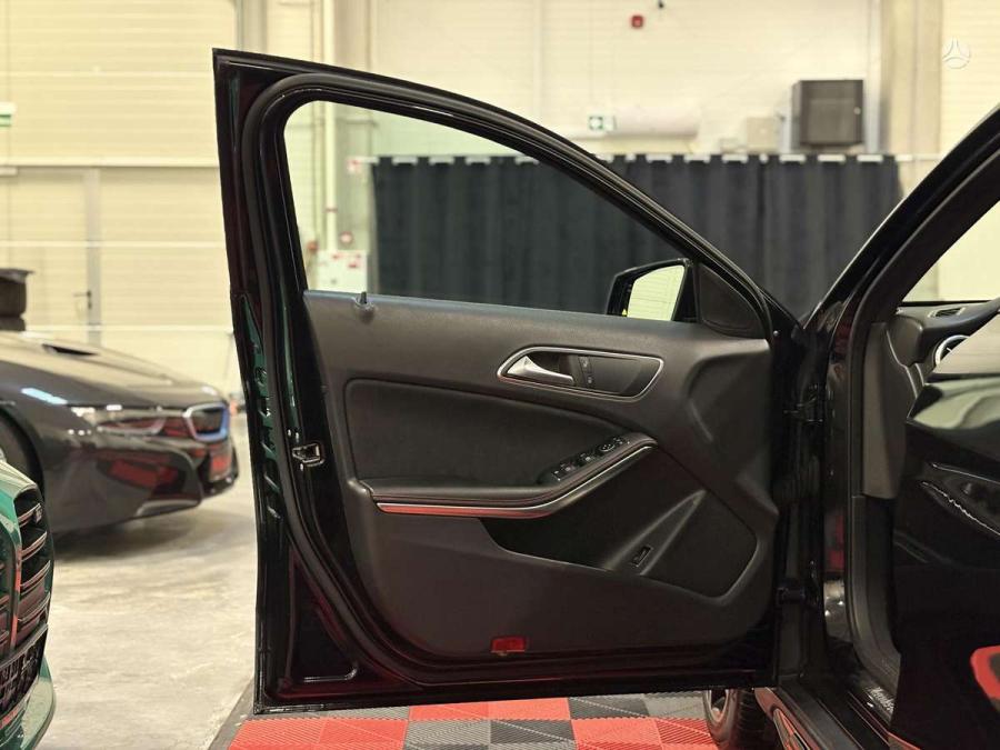 Black Mercedes-Benz gla-220 2017 in Vilnius, with an engine capacity of 2.14 L and mileage of 169 thousand km for 16990 €, photo 12 on AUTOMOTO.COM.LV
