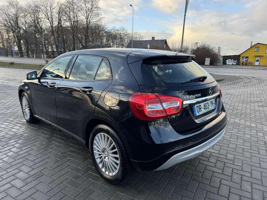 Melns Mercedes-Benz gla-220 2015 Tauragė, ar dzinēja tilpumu 2.00 L un nobraukumu 215 tūkst. km par 10200 €, foto 3 vietnē AUTOMOTO.COM.LV