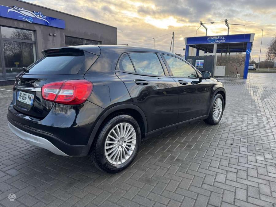 Melns Mercedes-Benz gla-220 2015 Tauragė, ar dzinēja tilpumu 2.00 L un nobraukumu 215 tūkst. km par 10200 €, foto 8 vietnē AUTOMOTO.COM.LV