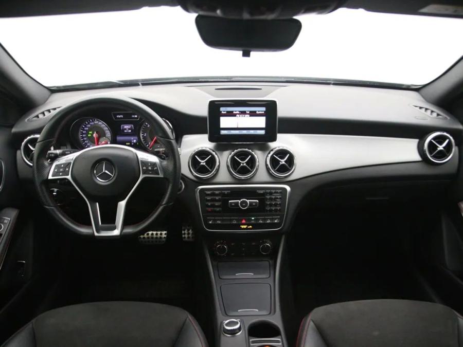 Mercedes-Benz gla-220 2015 in Vilnius, with an engine capacity of 2.10 L and mileage of 161 thousand km for 15399 €, photo 2 on AUTOMOTO.COM.LV