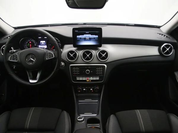 Mercedes-Benz gla-220 2017 in Vilnius, with an engine capacity of 2.10 L and mileage of 214 thousand km for 15699 €, photo 2 on AUTOMOTO.COM.LV