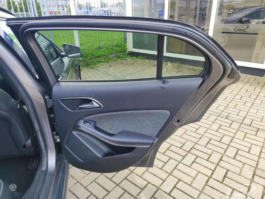 Pelēks Mercedes-Benz gla-220 2014 Klaipėda, ar dzinēja tilpumu 2.14 L un nobraukumu 102 tūkst. km par 14900 €, foto 11 vietnē AUTOMOTO.COM.LV