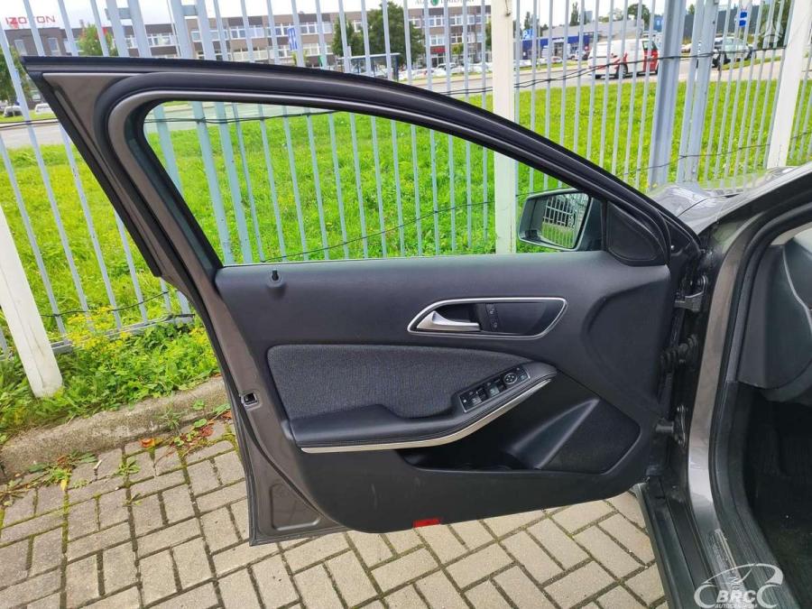 Pelēks Mercedes-Benz gla-220 2014 Klaipėda, ar dzinēja tilpumu 2.14 L un nobraukumu 102 tūkst. km par 14900 €, foto 19 vietnē AUTOMOTO.COM.LV