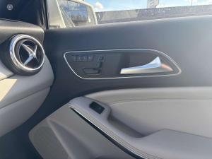 Pelēks Mercedes-Benz gla-220 2015 Marijampole, ar dzinēja tilpumu 2.14 L un nobraukumu 312 tūkst. km par 10600 €, foto 24 vietnē AUTOMOTO.COM.LV
