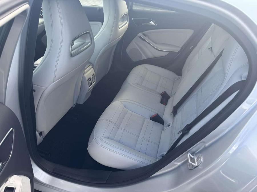 Pelēks Mercedes-Benz gla-220 2015 Marijampole, ar dzinēja tilpumu 2.14 L un nobraukumu 312 tūkst. km par 10600 €, foto 28 vietnē AUTOMOTO.COM.LV