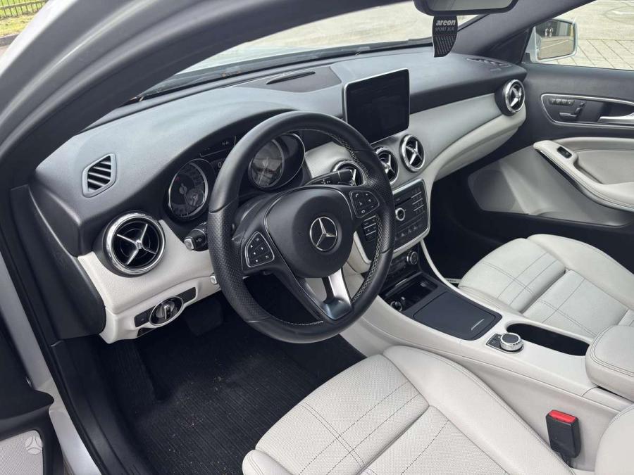 Серый Мерседес GLA 220 2015 в Мариямполе, объемом двигателя 2.14 л и пробегом 290 тыс. км за 10400 €, фото 4 на AUTOMOTO.COM.LV